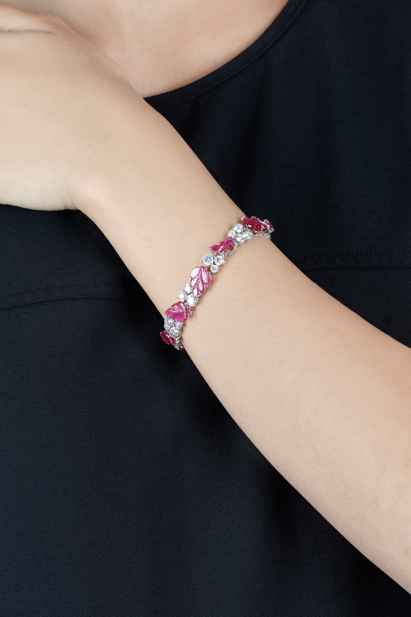GRAFF [格拉夫] | RUBY AND DIAMOND BRACELET [紅寶石配鑽石手鏈] | Magnificent Jewels ...