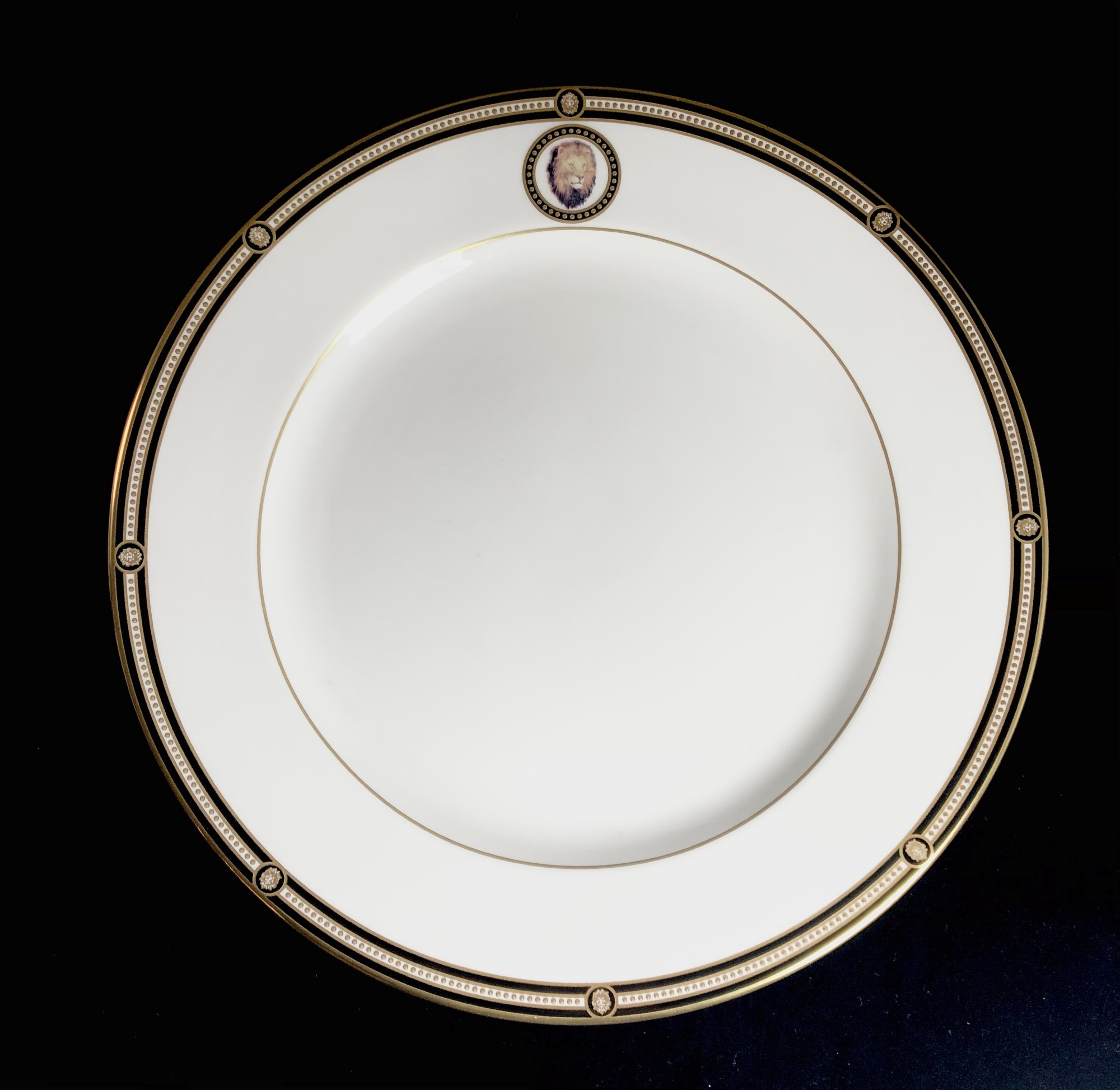 Six Thomas Goode bone china sample dinner plates in a range of designs ...