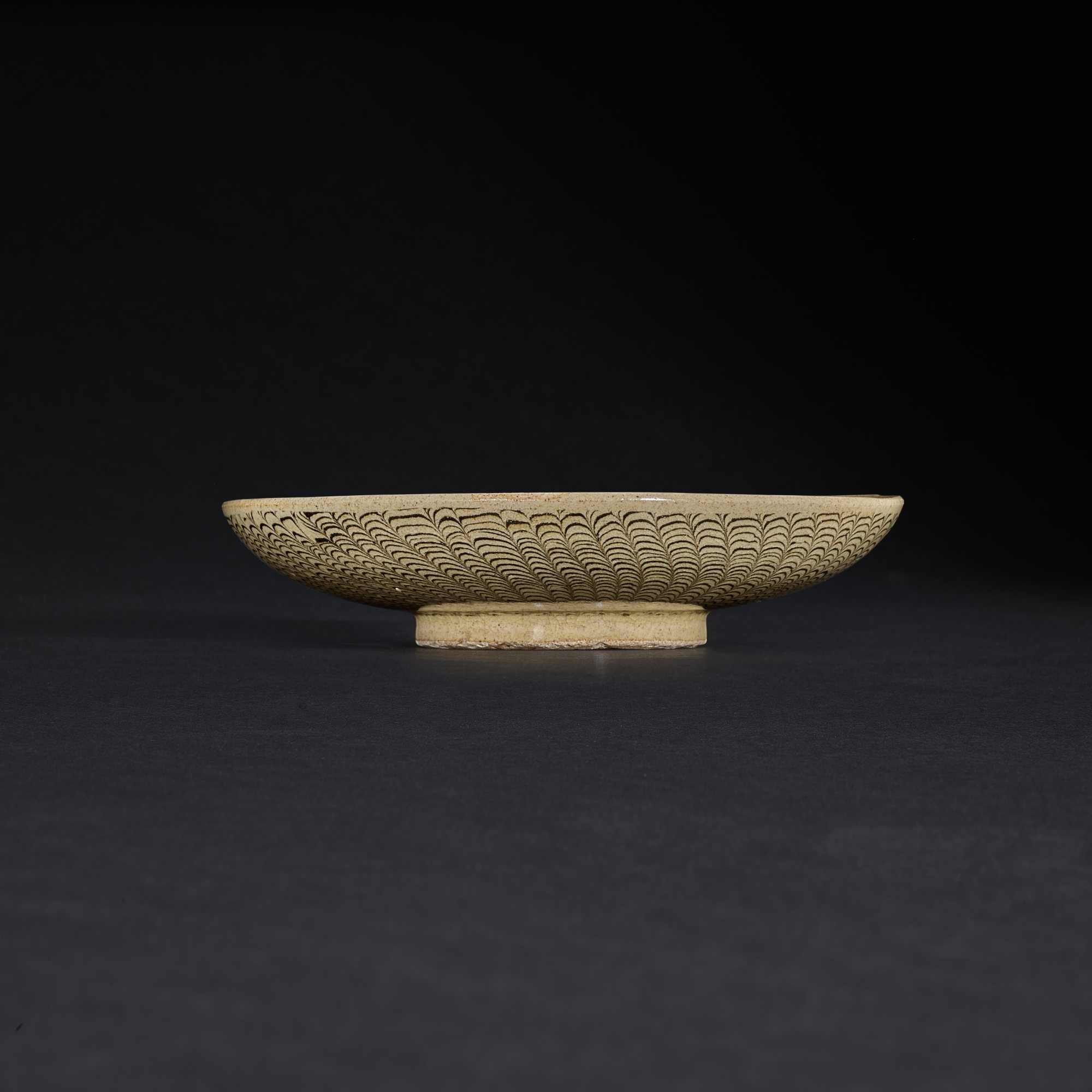 A Cizhou marbled clay dish, Northern Song dynasty 北宋 磁州白釉絞胎盤 | CHADŌ ...