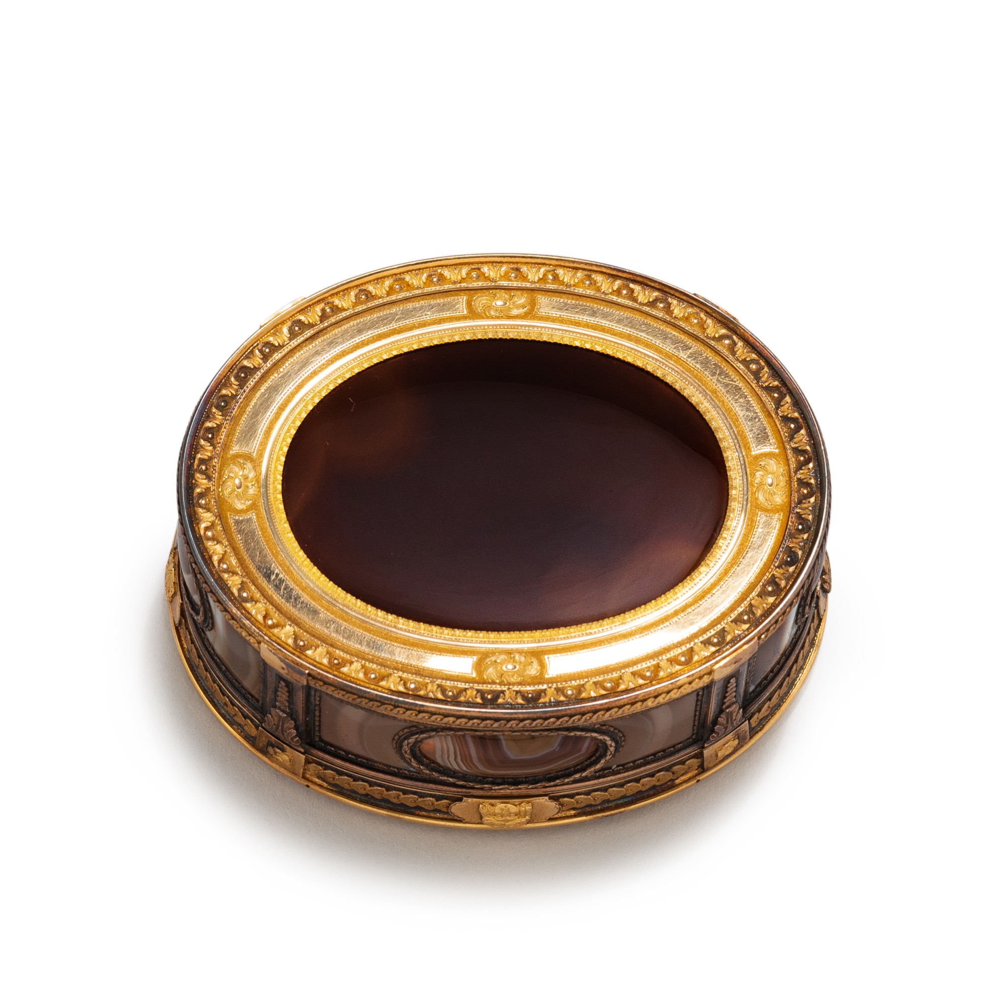 A hardstone snuff box with two-coloured gold and parcel-gilt silver ...