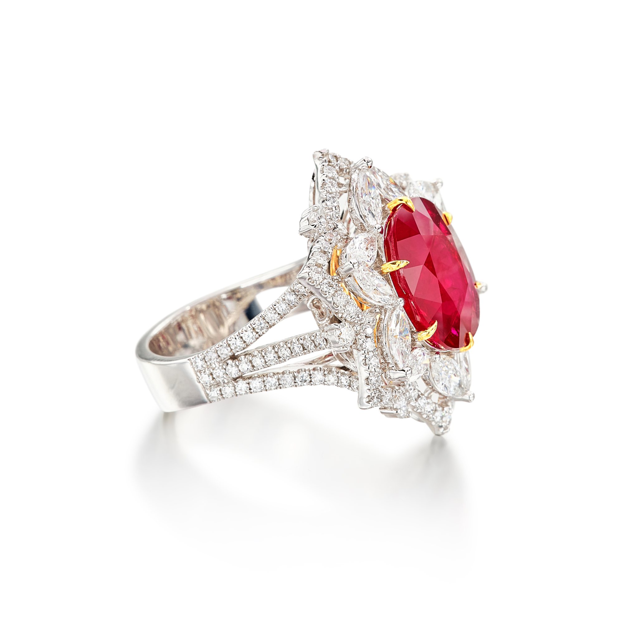 Ruby and Diamond Ring | 天然「緬甸」未經加熱紅寶石 配 鑽石 戒指 (紅寶石重約6.02克拉） | Magnificent Jewels I | | Sotheby's