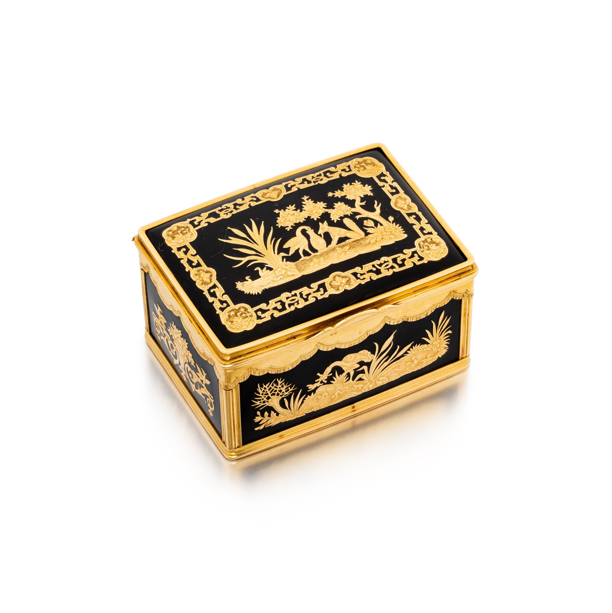 A decorative gold and tortoiseshell snuff box, 19th century in earlier ...