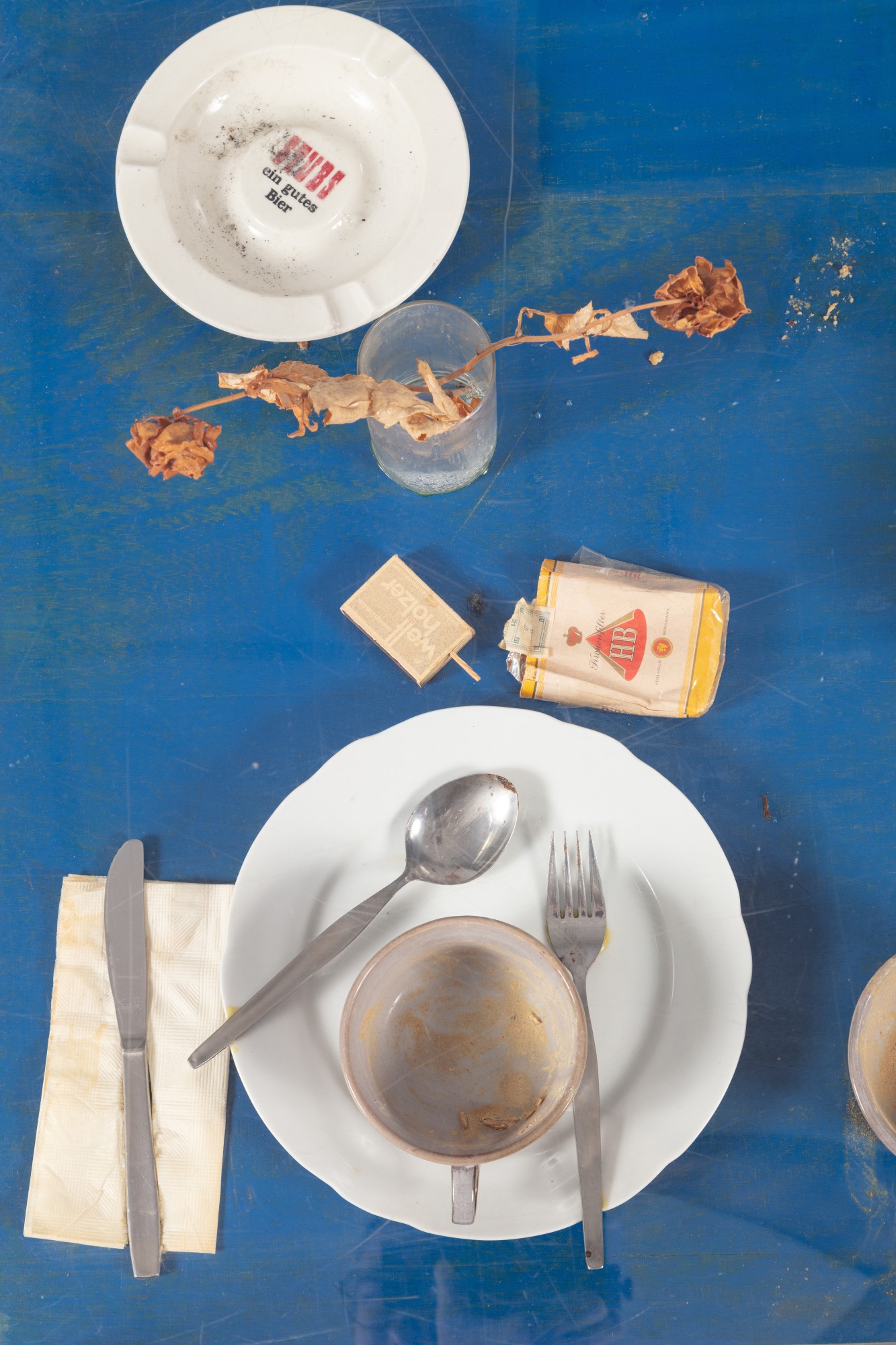 Aktion Restaurant Spoerri. Tableau Piège | Collection Waller, l’Art en ...