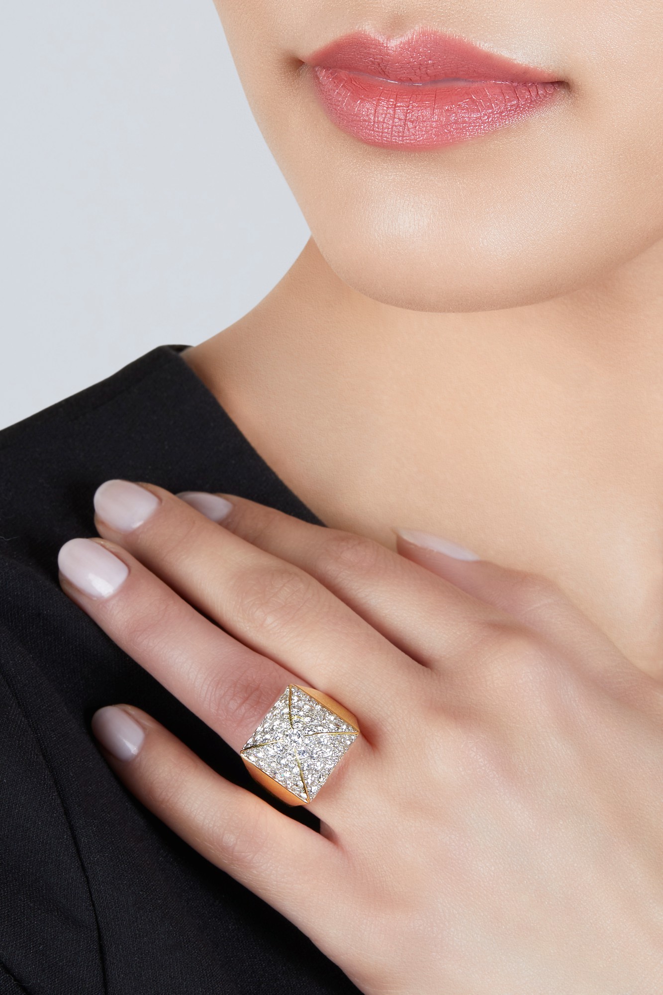 Van Cleef & Arpels | Gold and Diamond Ring | Magnificent Jewels ...