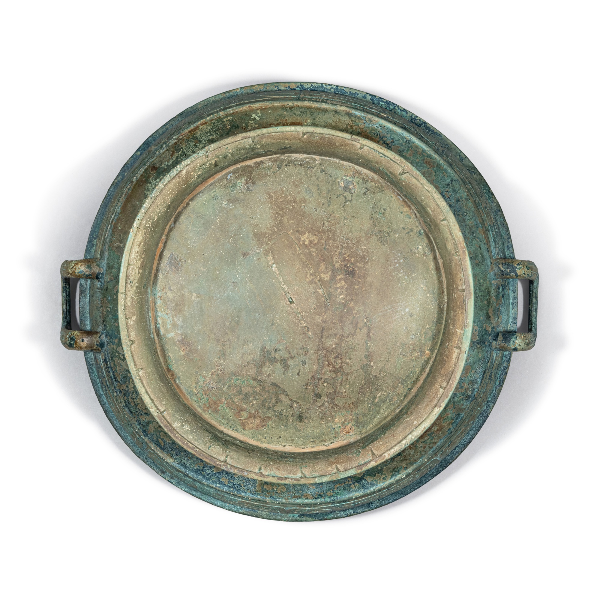 An archaic bronze ritual water vessel (Pan), Late Western Zhou dynasty ...