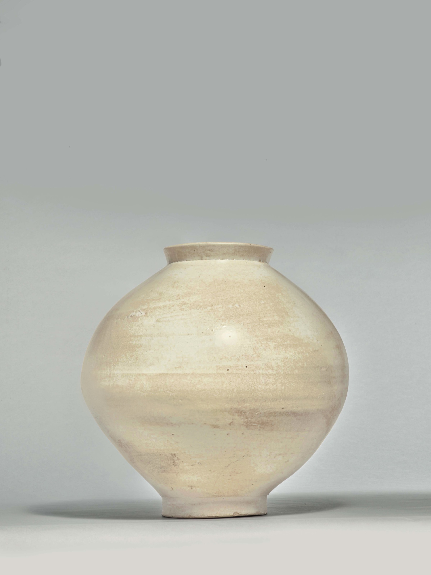 An important white-glazed moon jar, Joseon dynasty, late 17th / early ...