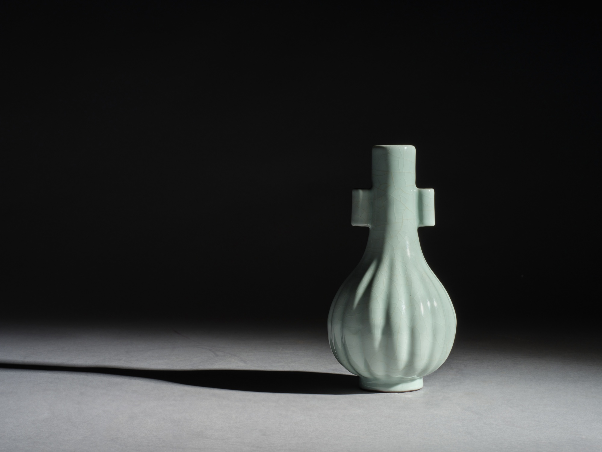 A fine and rare Ru-type lobed arrow vase, Seal mark and period of ...