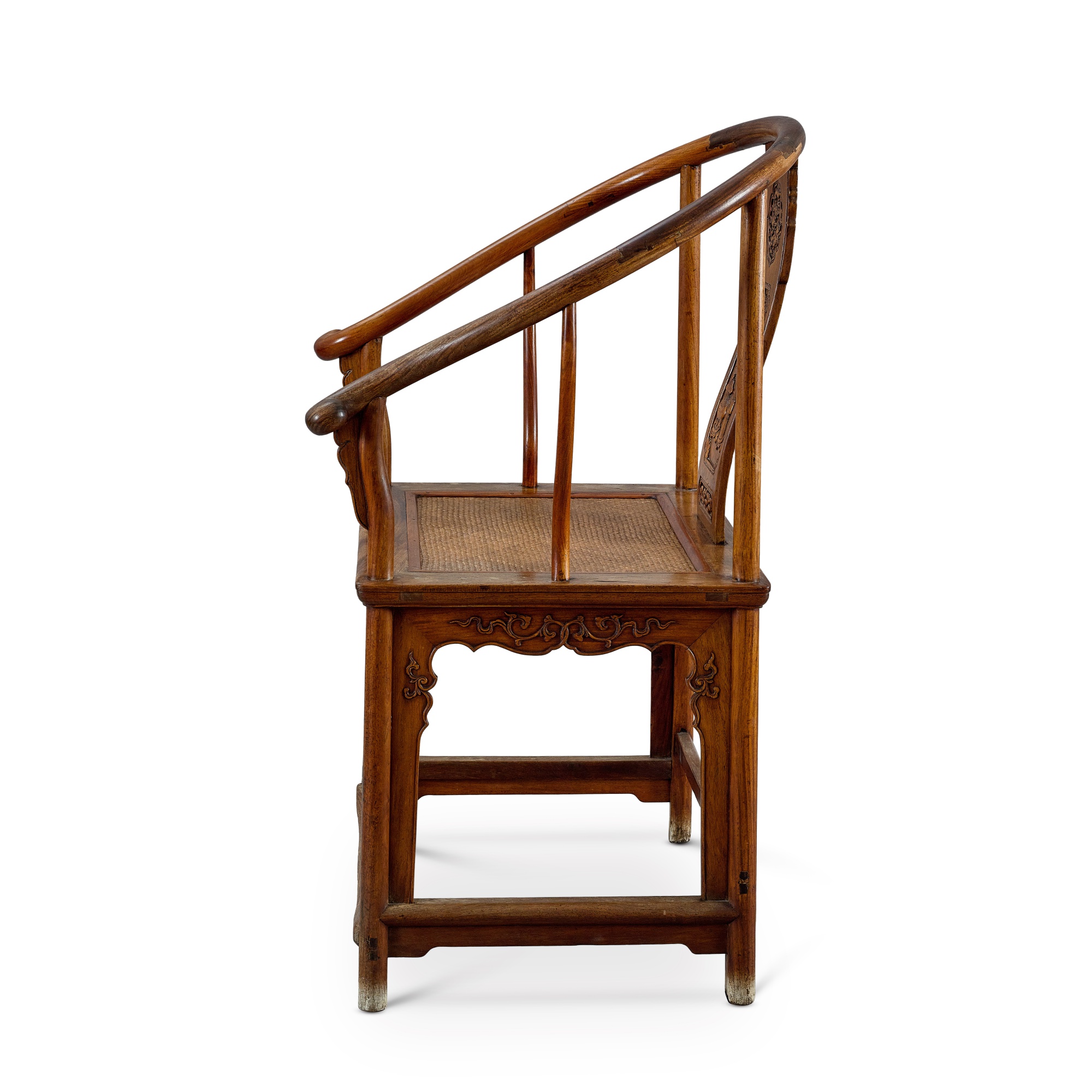 A huanghuali horseshoe-back armchair, quanyi, 17th century 十七世紀 黃花梨圈椅 ...