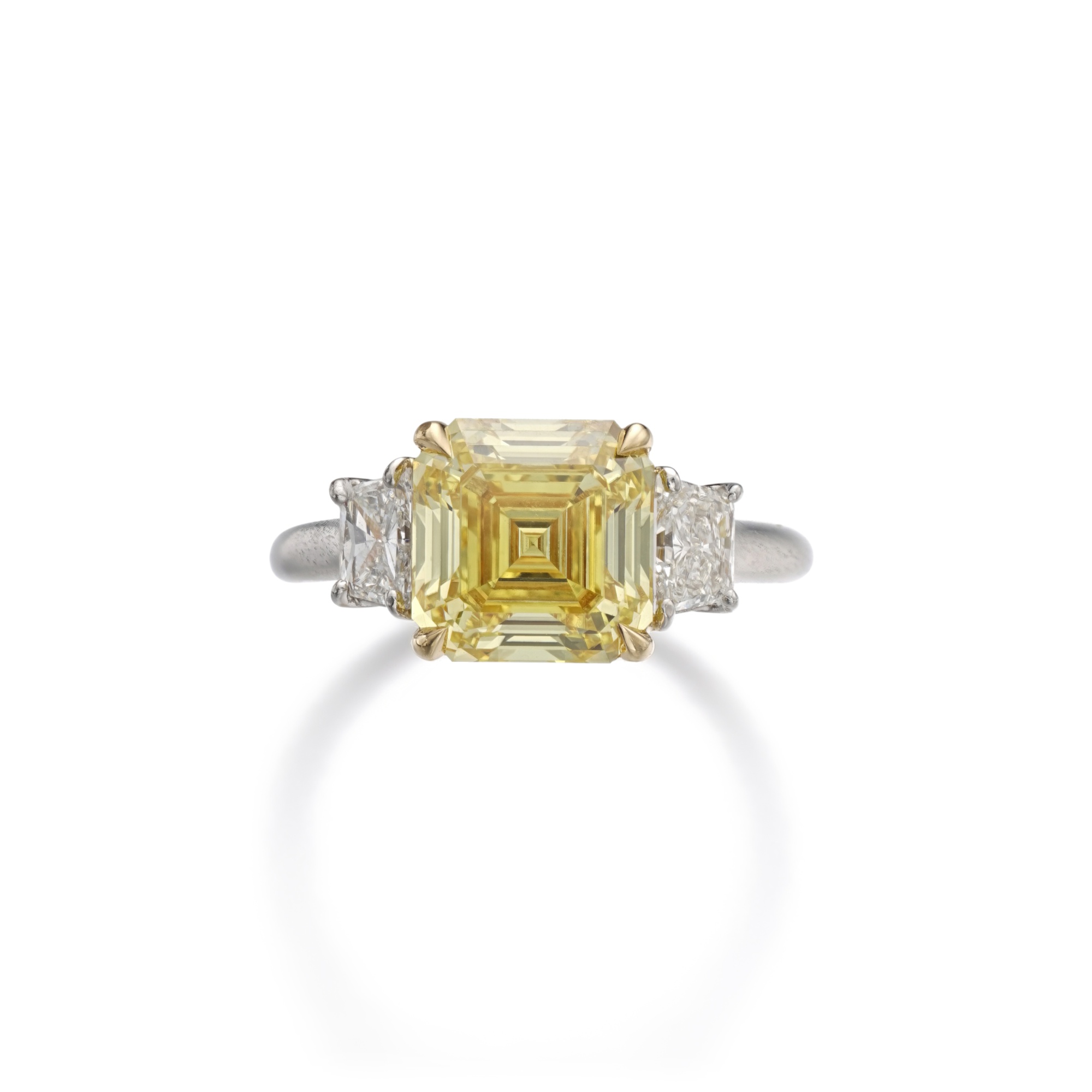 Fancy vivid yellow diamond ring | 艷彩黃色鑽石戒指 | Magnificent Jewels and ...