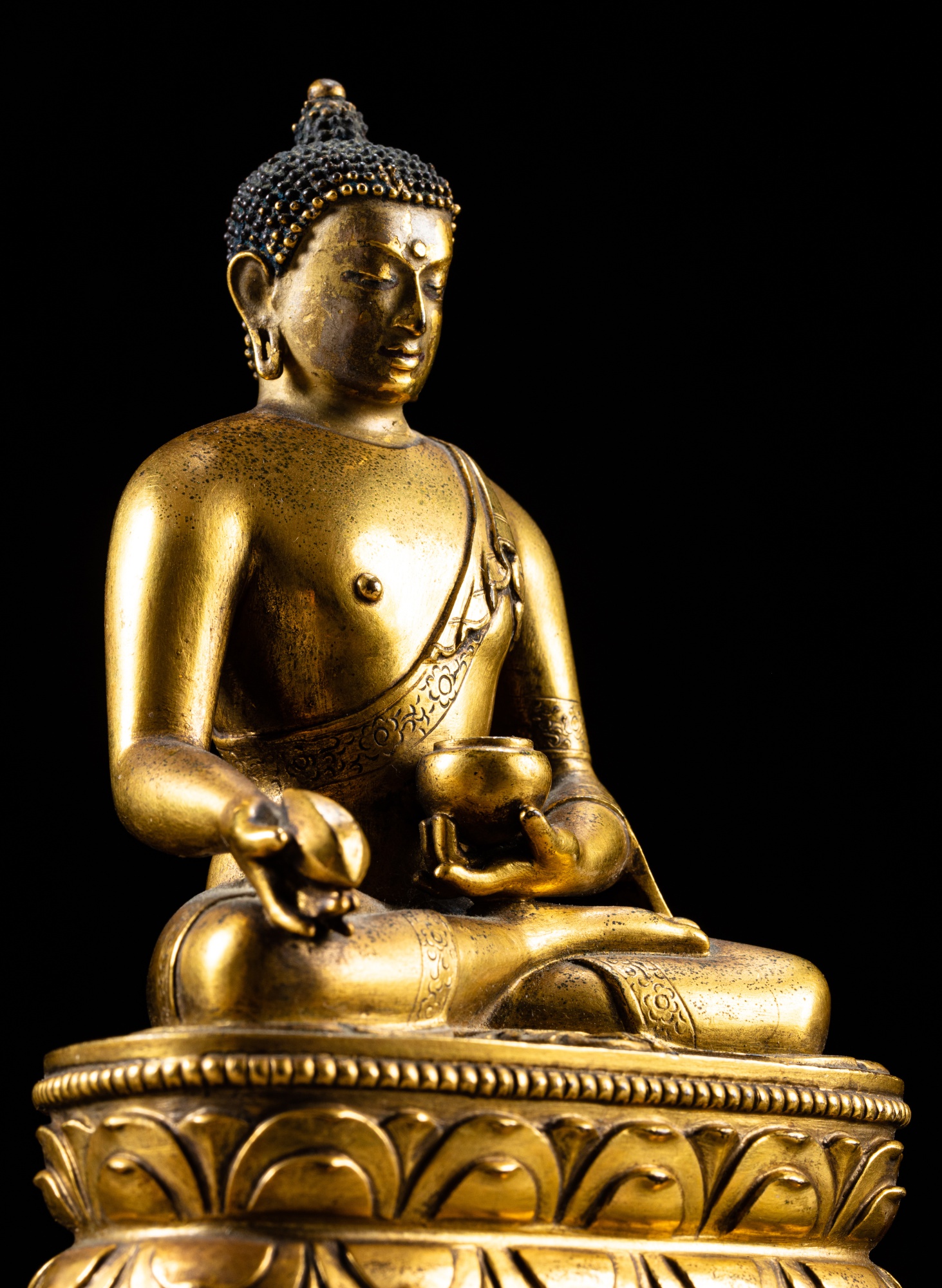 A rare Zanabazar school gilt-bronze figure of Bhaisajyaguru Buddha, Mongolia, 18th century | 蒙古 ...