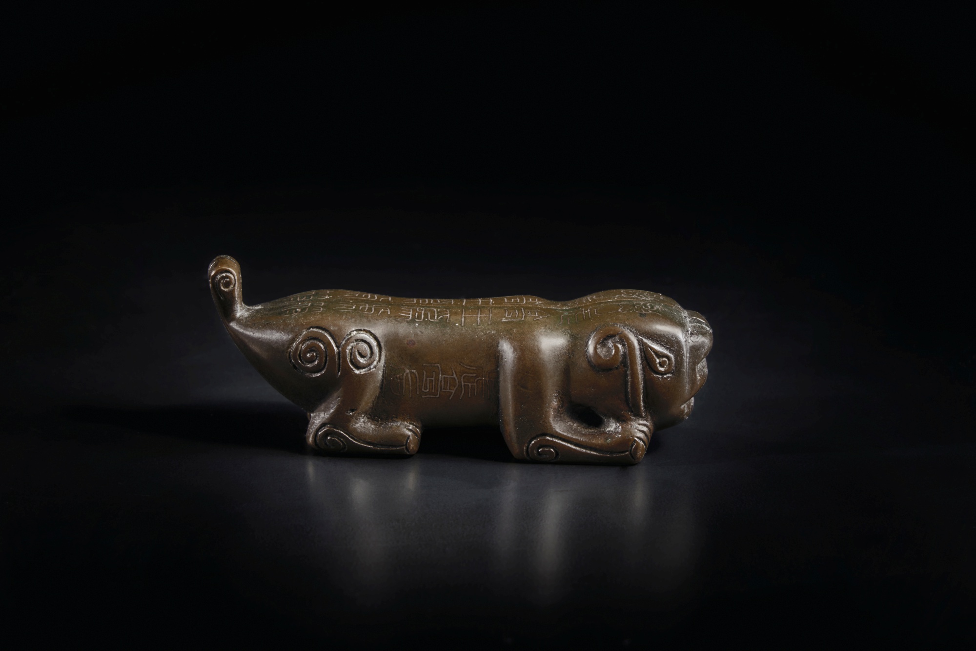 An inscribed bronze tiger tally, Ming dynasty | 明 銅錯銀「武亭王」虎符 ...