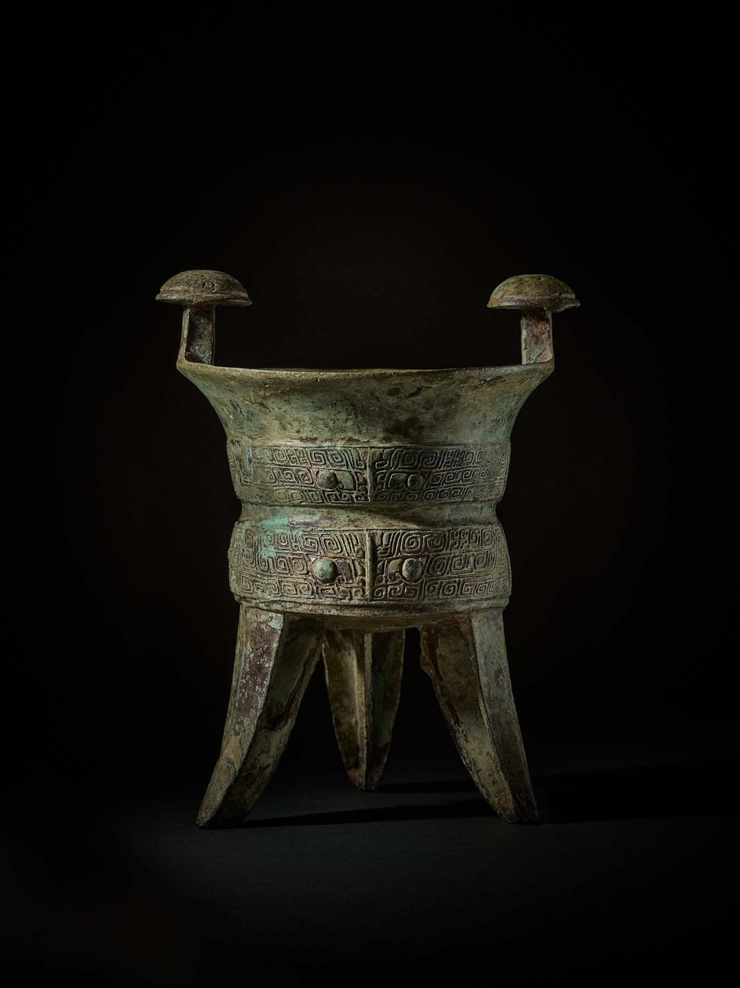 An archaic bronze ritual wine vessel (Jia), Late Shang dynasty | 商末 ...