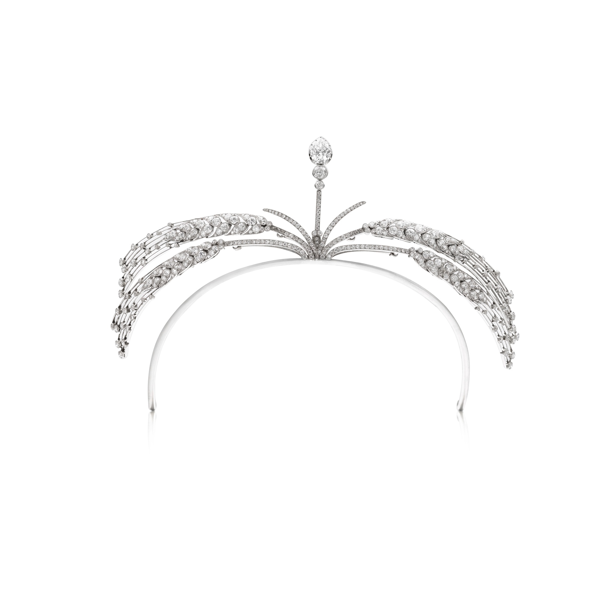 Elegant diamond aigrette tiara, circa 1909 and later | 應為卡地亞鑽石冠冕，年份約 ...