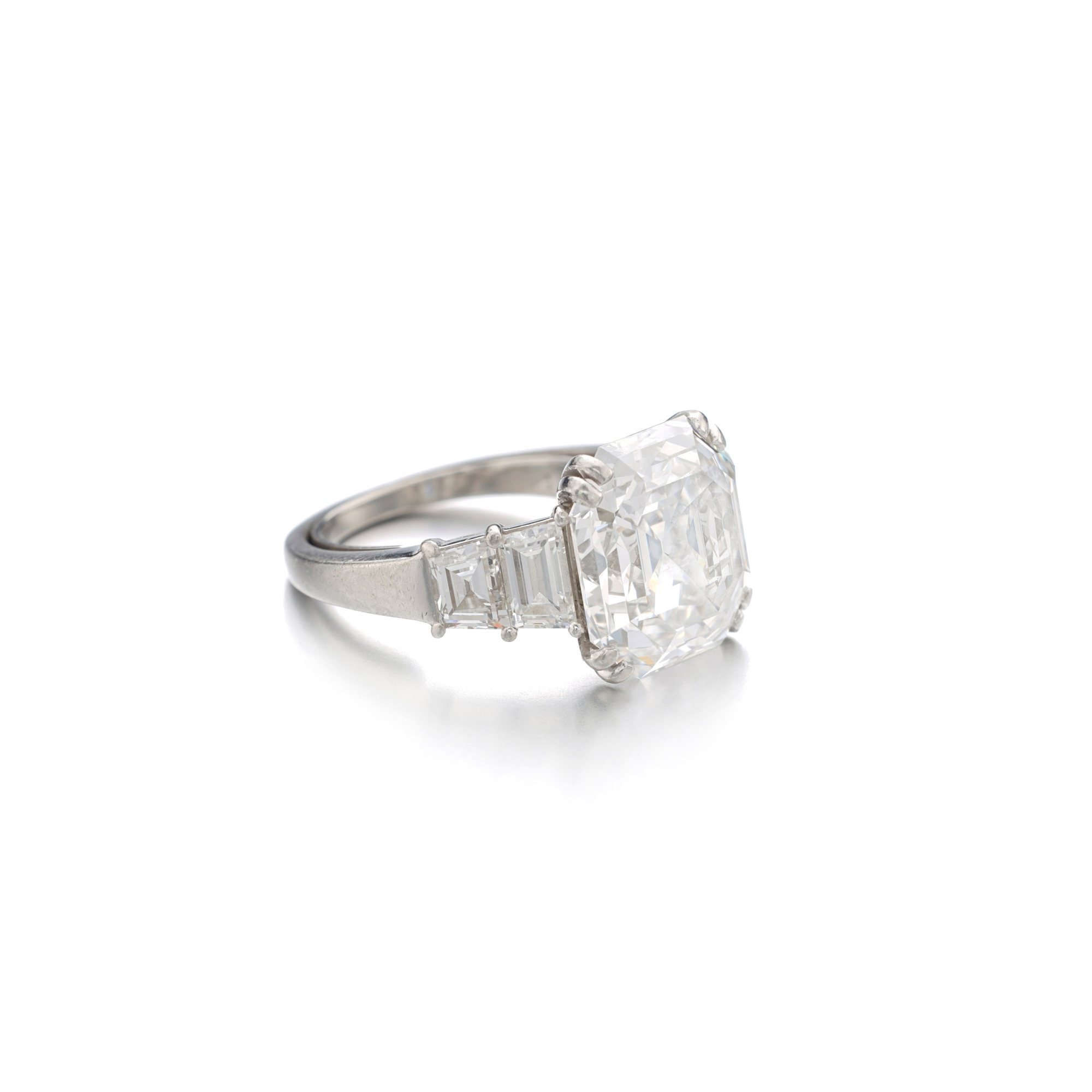 Diamond ring | 鑽石戒指 | Magnificent Jewels and Noble Jewels | | Sotheby's