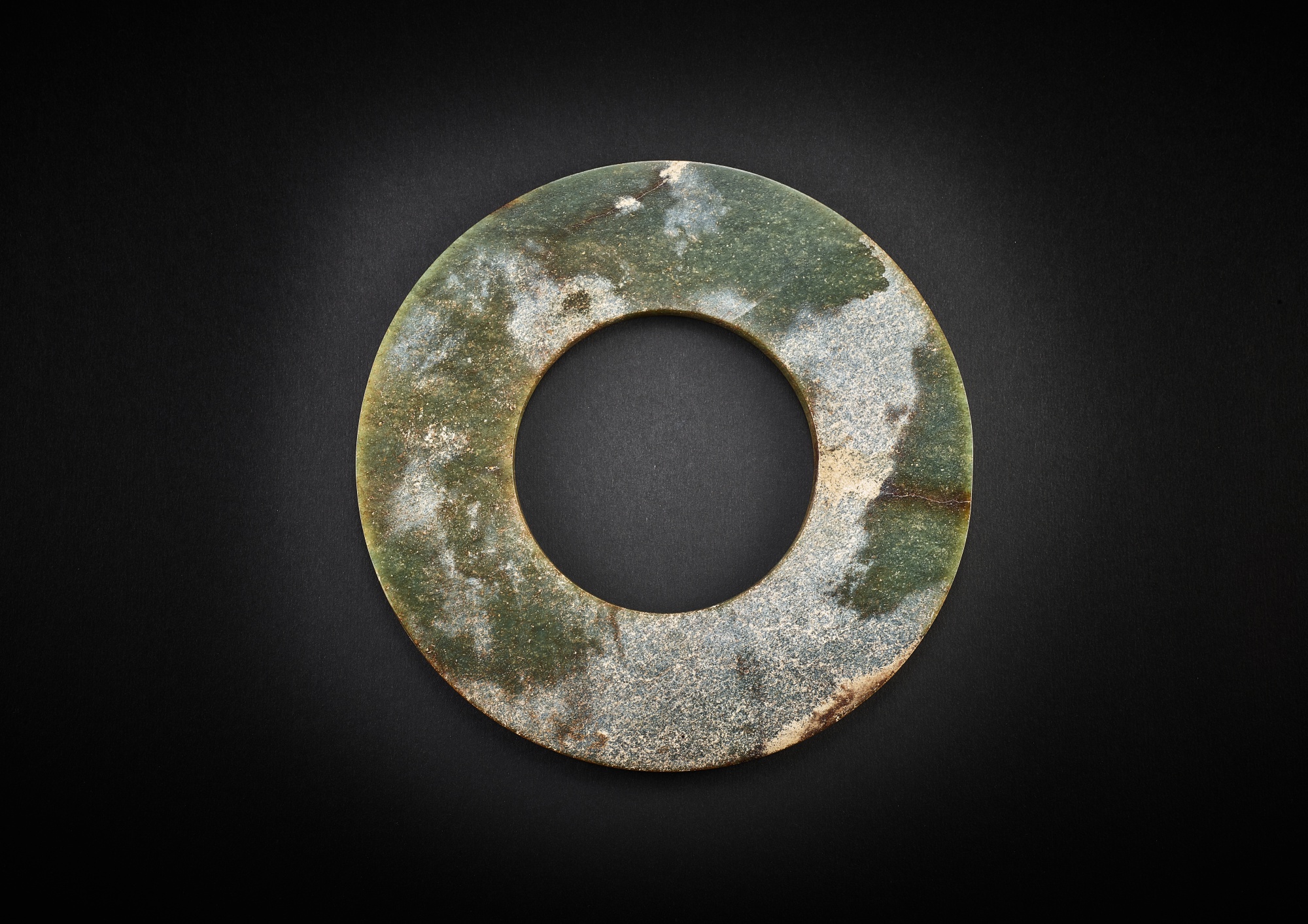 A green jade disc, huan, Neolithic period - early Shang dynasty | 新石器時代 ...