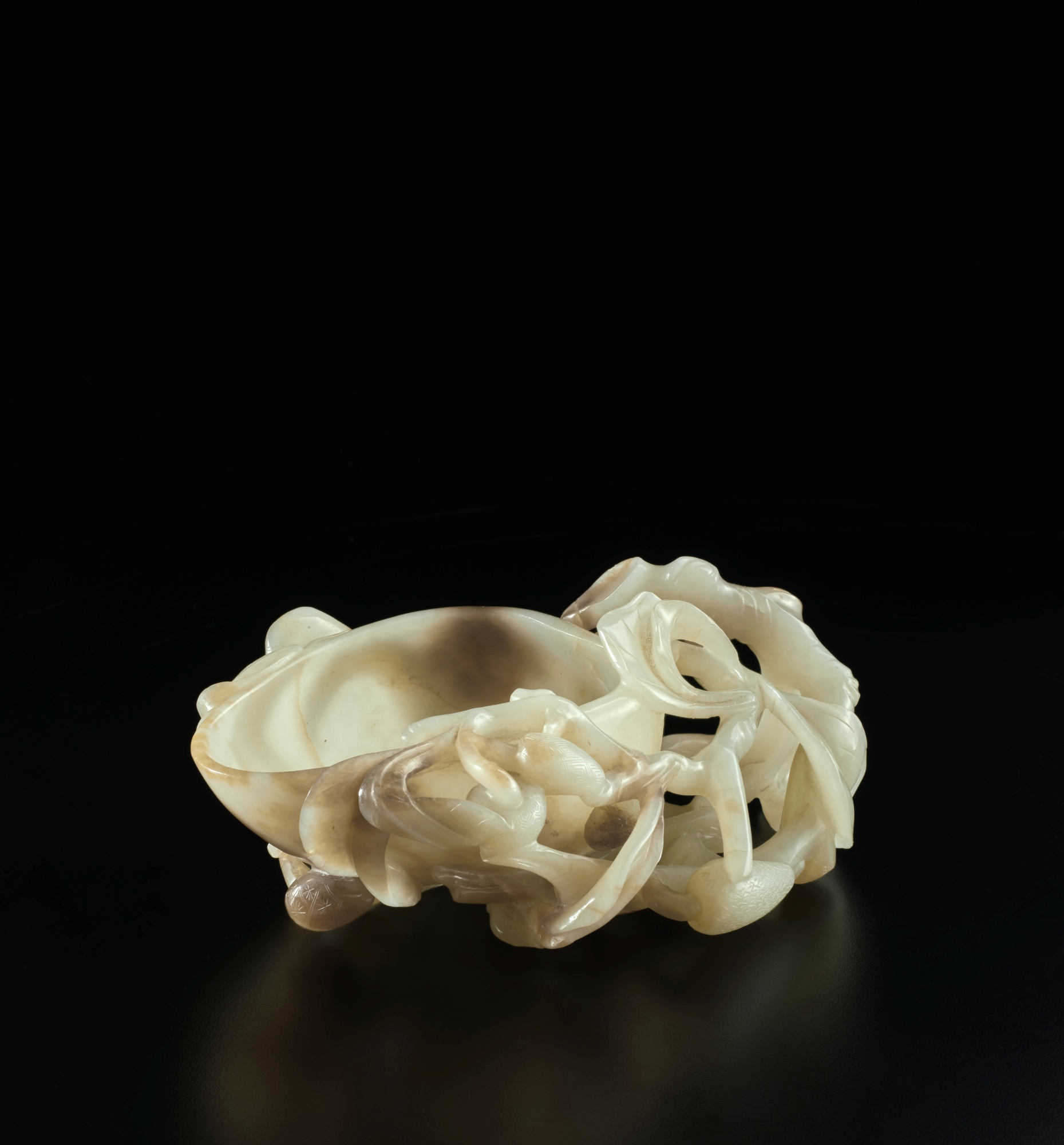 A white and russet jade 'lychee' cup, Ming dynasty | 明 白玉荔枝式盃 ...