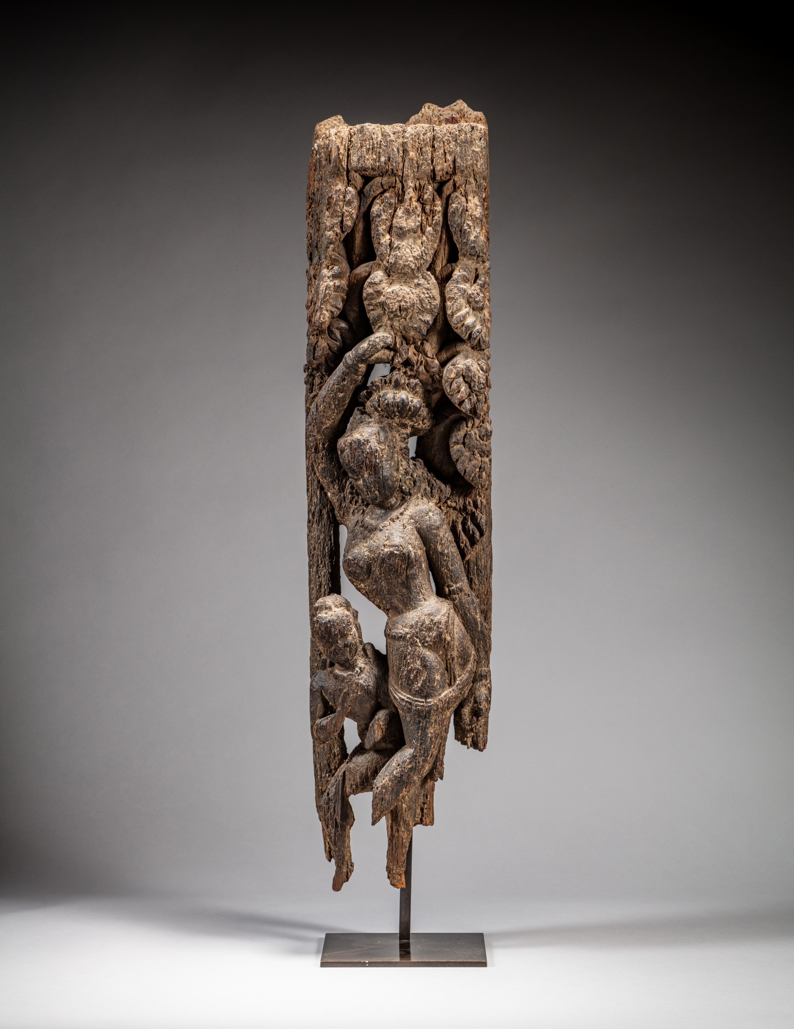 A wood strut depicting two deities, Nepal, 7th - 10th century | 尼泊爾 ...