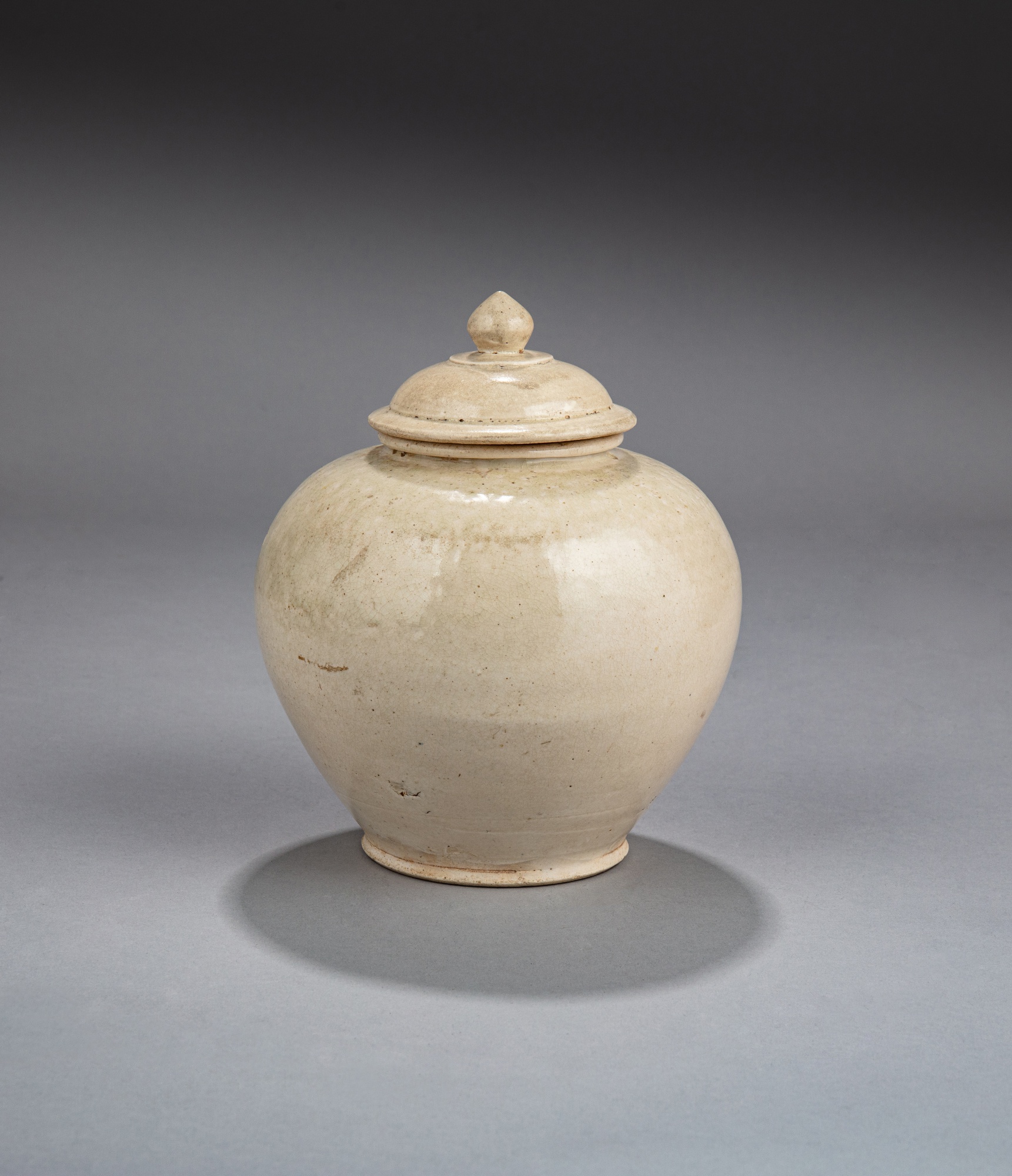 A white-glazed jar and cover, Tang dynasty | 唐 白釉蓋罐 | Asian Arts / 5000 ...