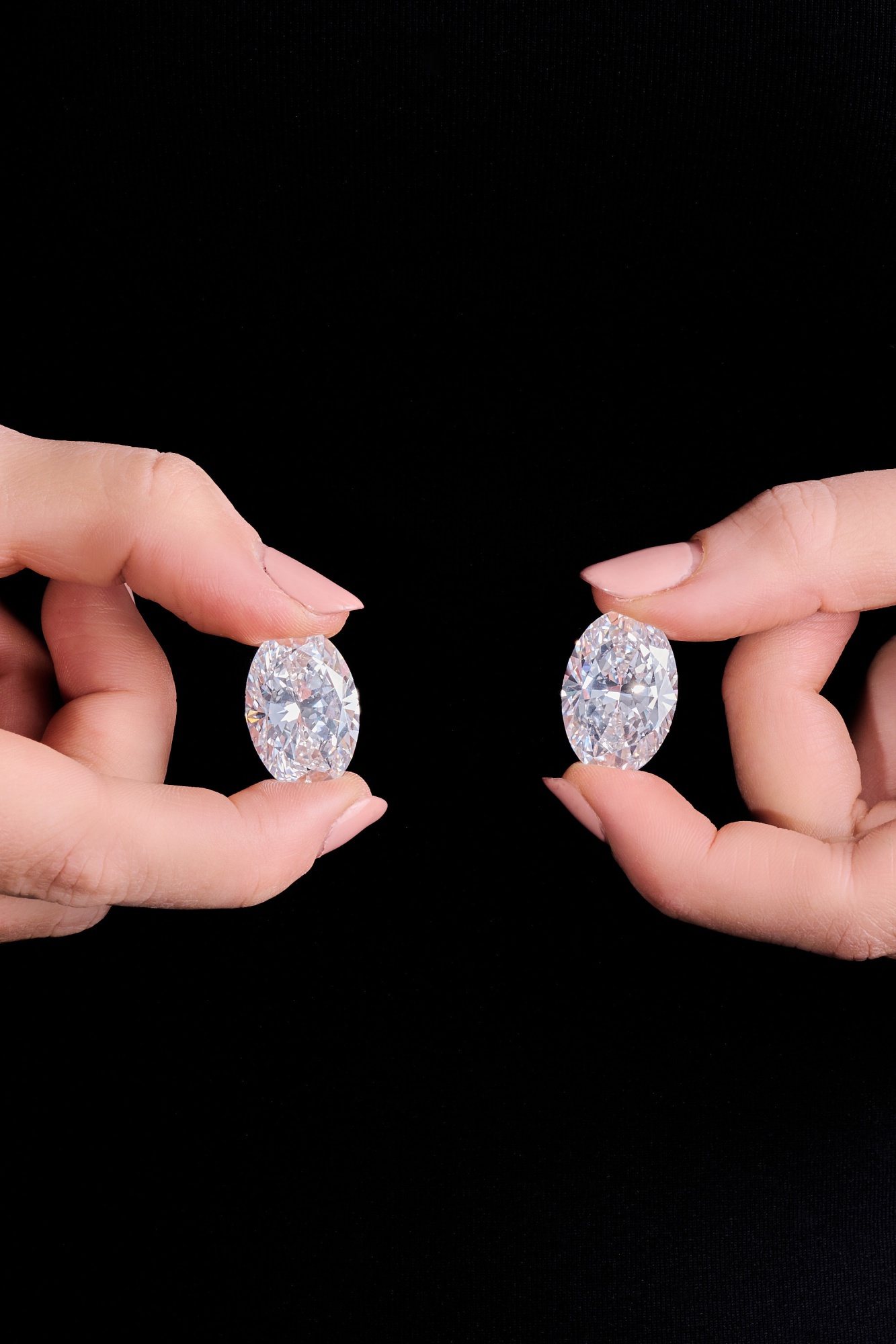 Superb pair of unmounted diamonds | 裸鑽一對 | Magnificent Jewels and Noble ...