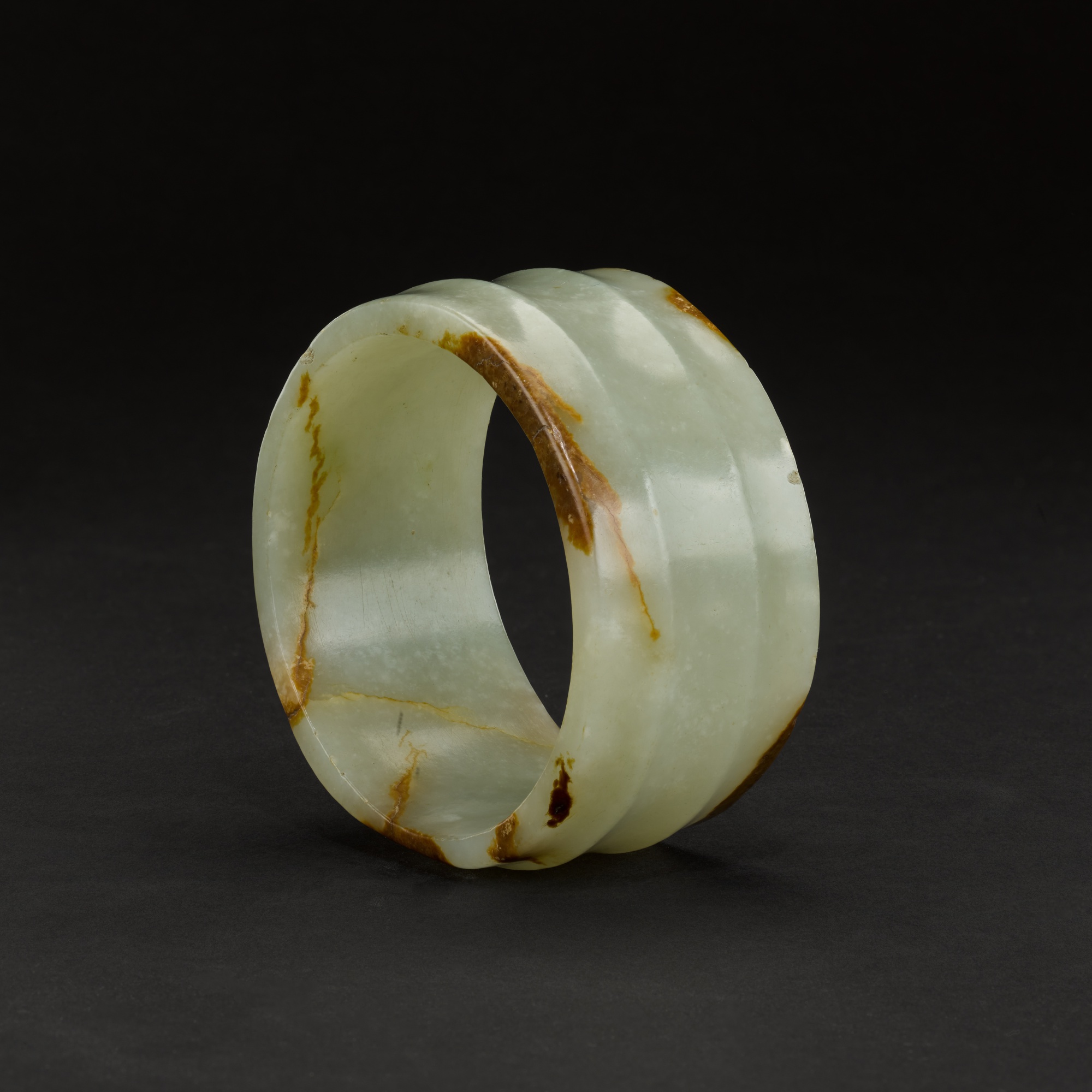 A jade bracelet, Neolithic period or Shang dynasty | 新石器時期或商 玉環 ...