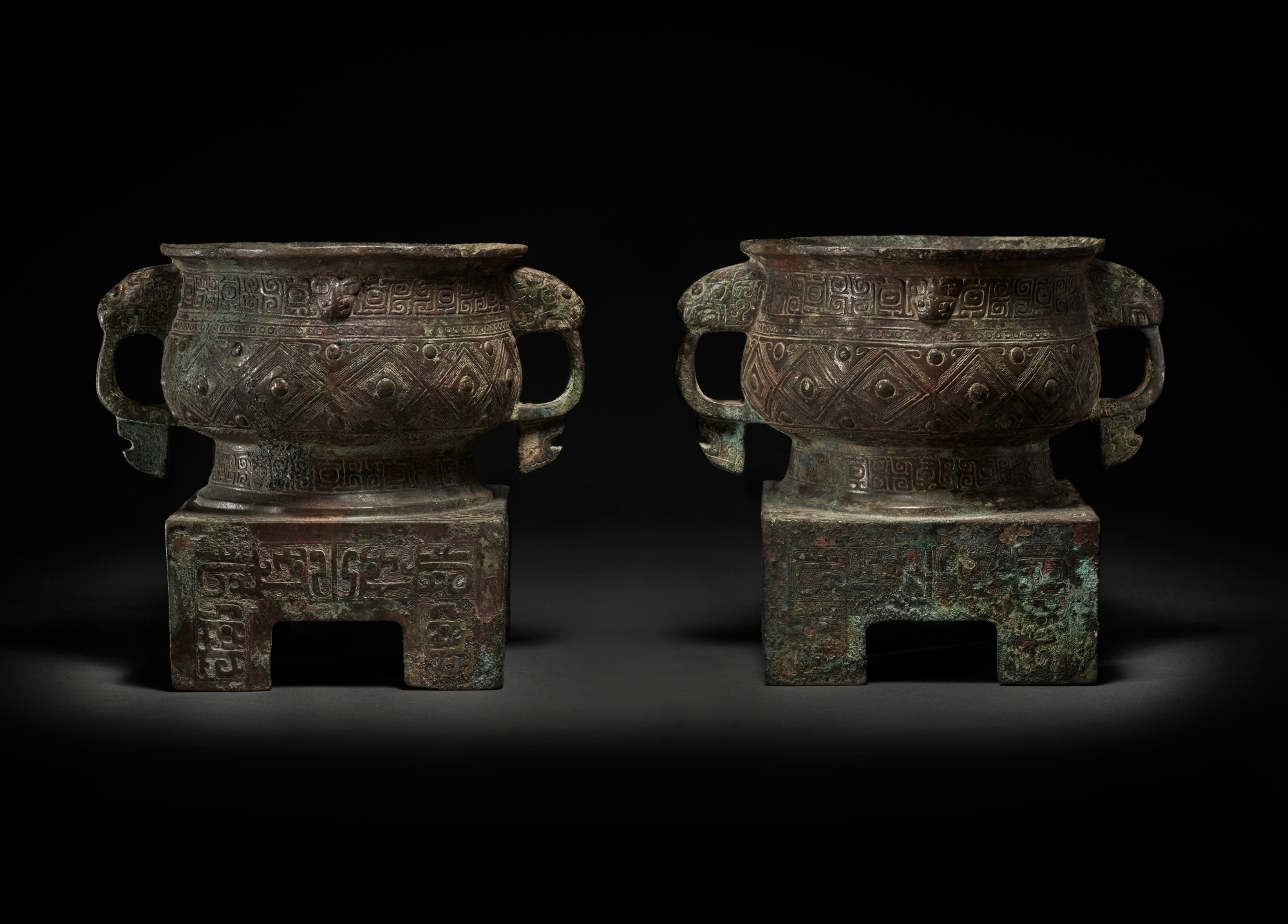 The Luo Ji Gui, A magnificent and important pair of archaic bronze ...