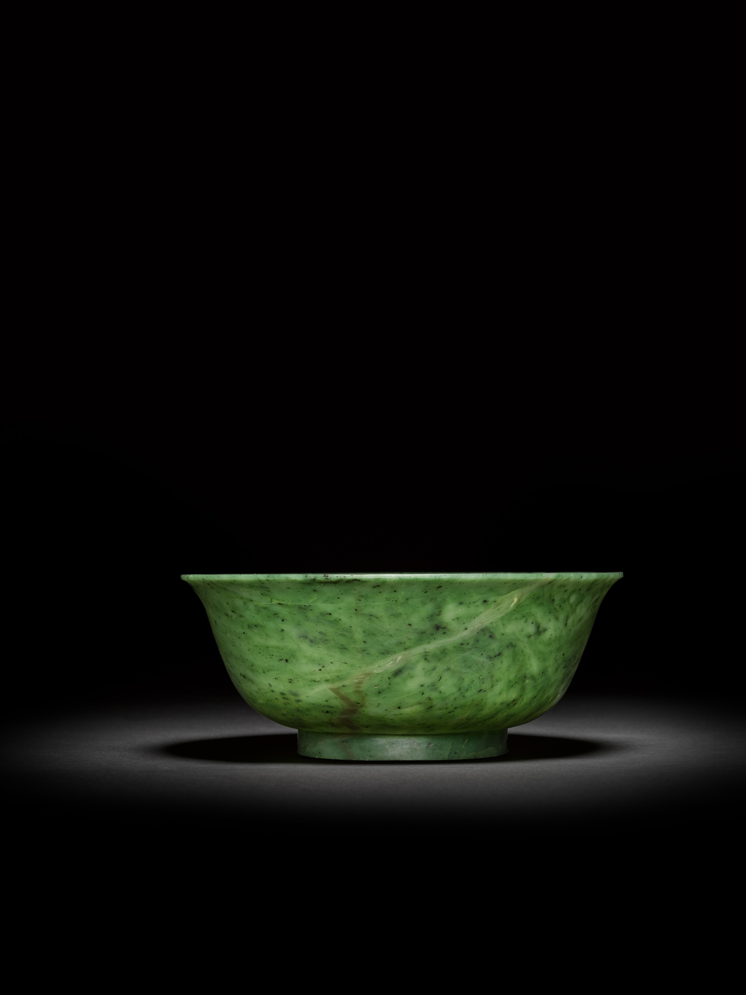 A large spinach-green jade bowl, Qing dynasty, 18th century | 清十八世紀 ...