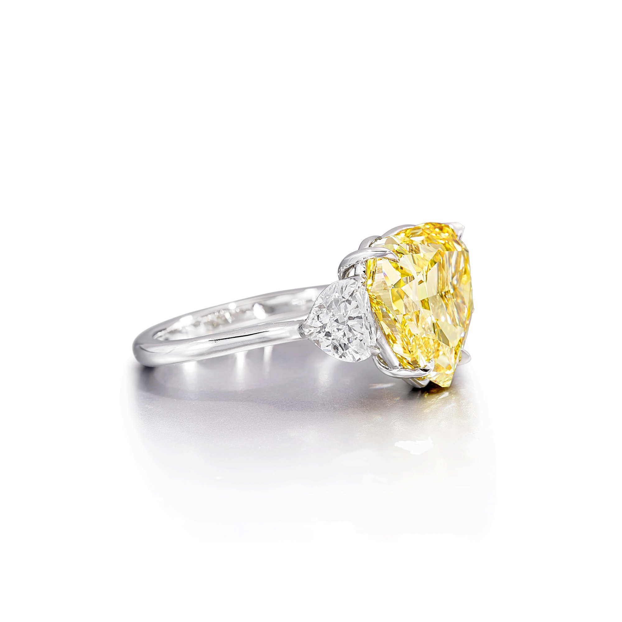 Fancy Deep Yellow Diamond and Diamond Ring | 8.85克拉 深彩黃色鑽石 配 鑽石 戒指 ...