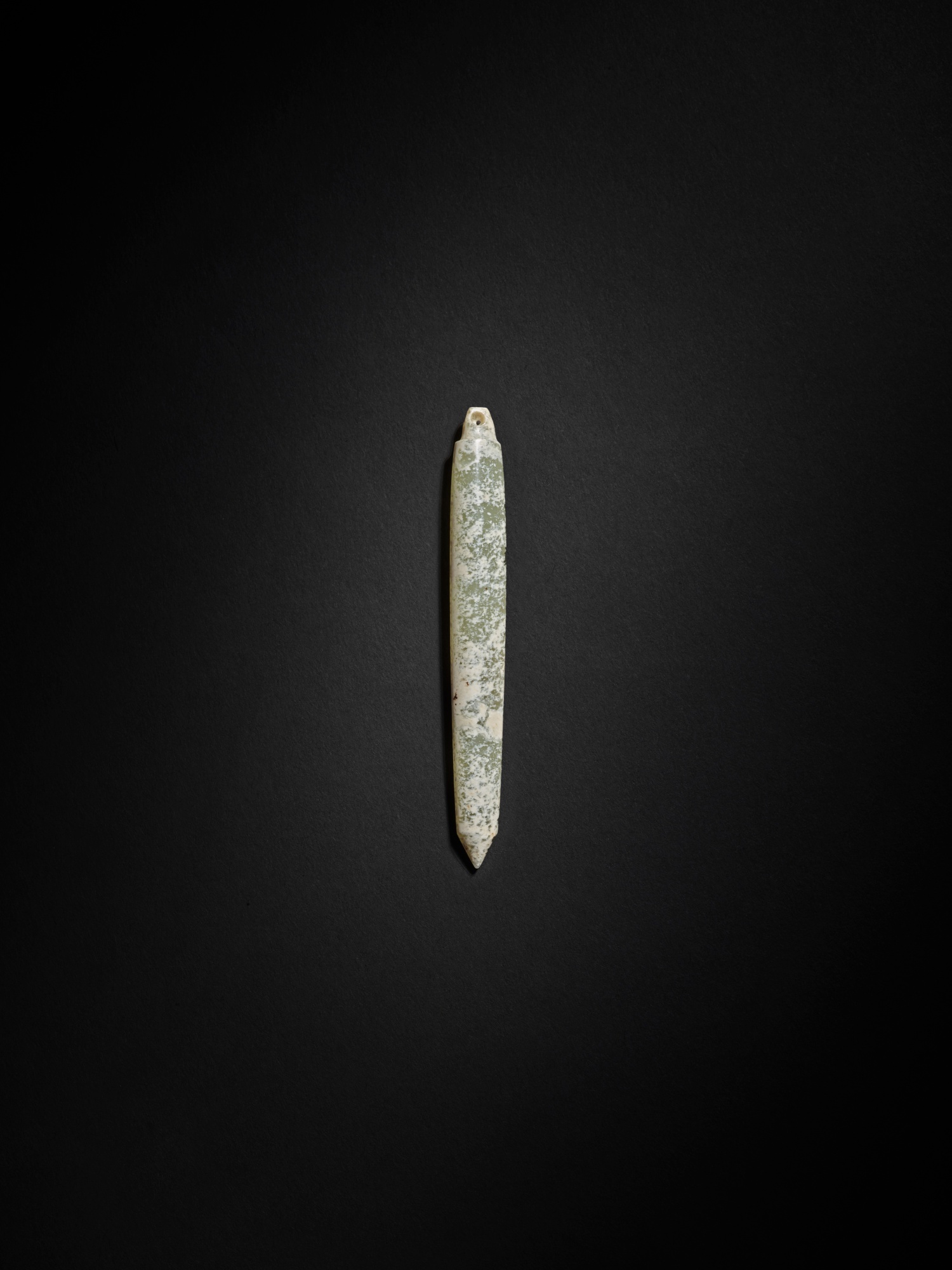 An archaic celadon jade pendant, Neolithic period, Liangzhu culture | 新 ...